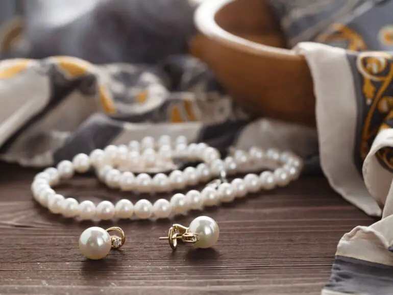 How To Pack Jewellery Safely For Travel - Conversant Traveller