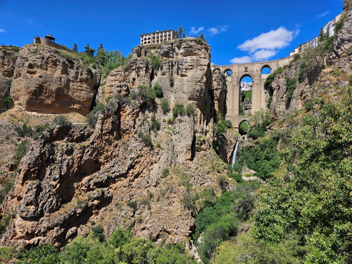 Ronda: bridge viewpoints and other incredible city panoramas ...